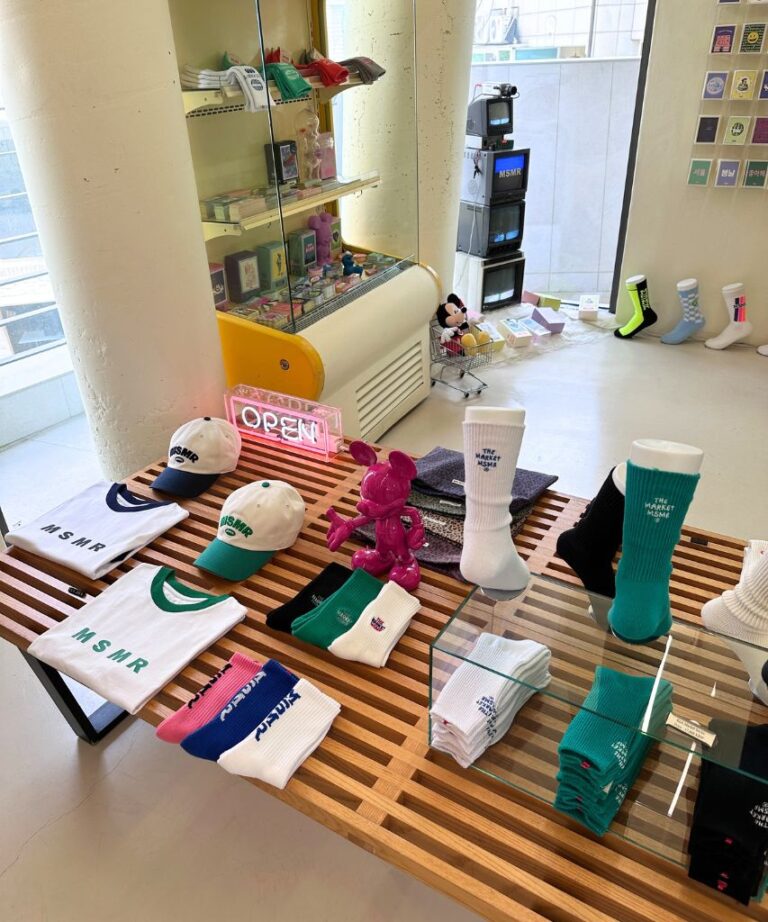 編集部が行く！最新韓国トレンドガイド【MSMR】パケ買い必至！かわいすぎる靴下屋さんの店舗をレポ