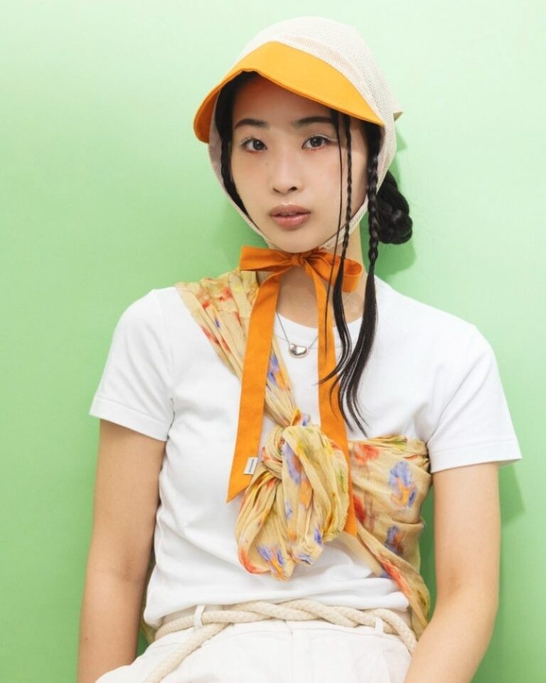 【2025最新トレンド】バブーシュカってなに？似合うスニーカーやスタイリングまで徹底解説